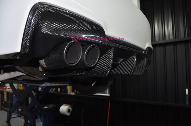 AIRWING CO.,LTD. - Products - E82 1M - RV style Carbon Rear Diffuser ...